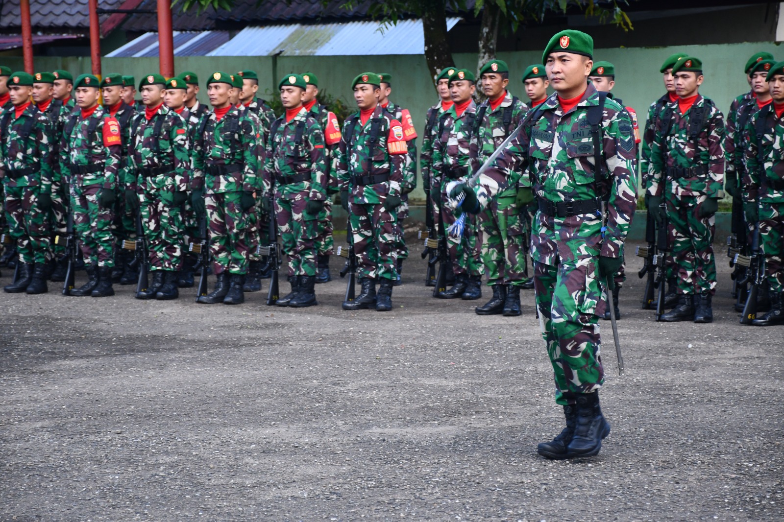 Mayor Inf Yustinus Waruwu, S.E, Wakili Dandim 0213/Nias IRUP Upacara ...