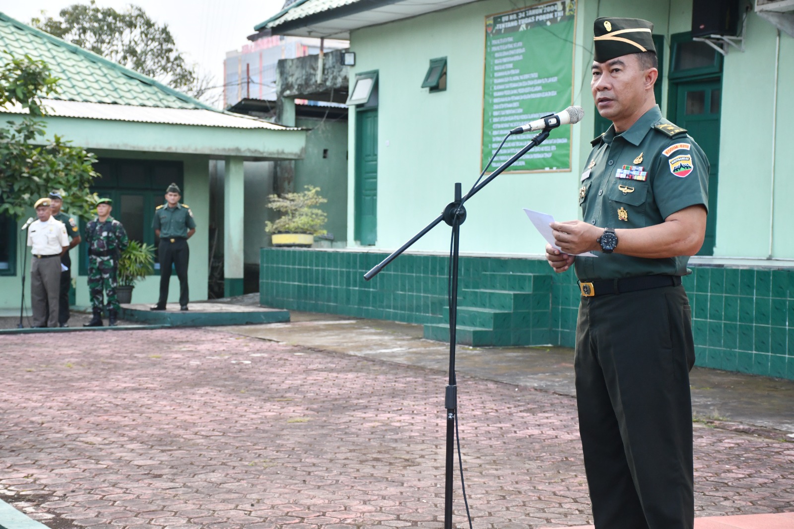 Mayor Inf Yustinus Waruwu, S.E, Wakili Dandim 0213/Nias IRUP Upacara ...